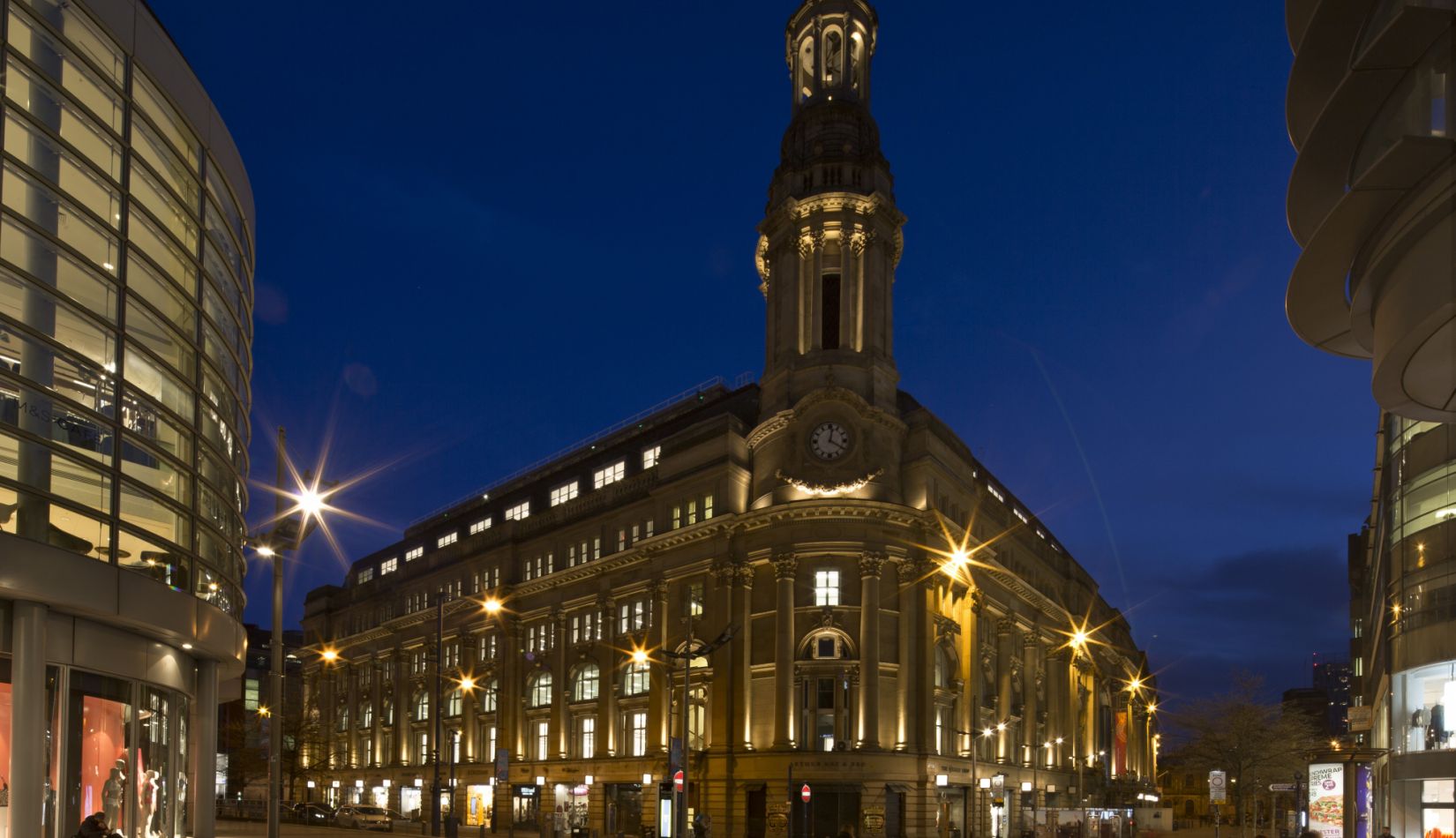 The Royal Exchange Manchester gears up for the festive season… - Hines