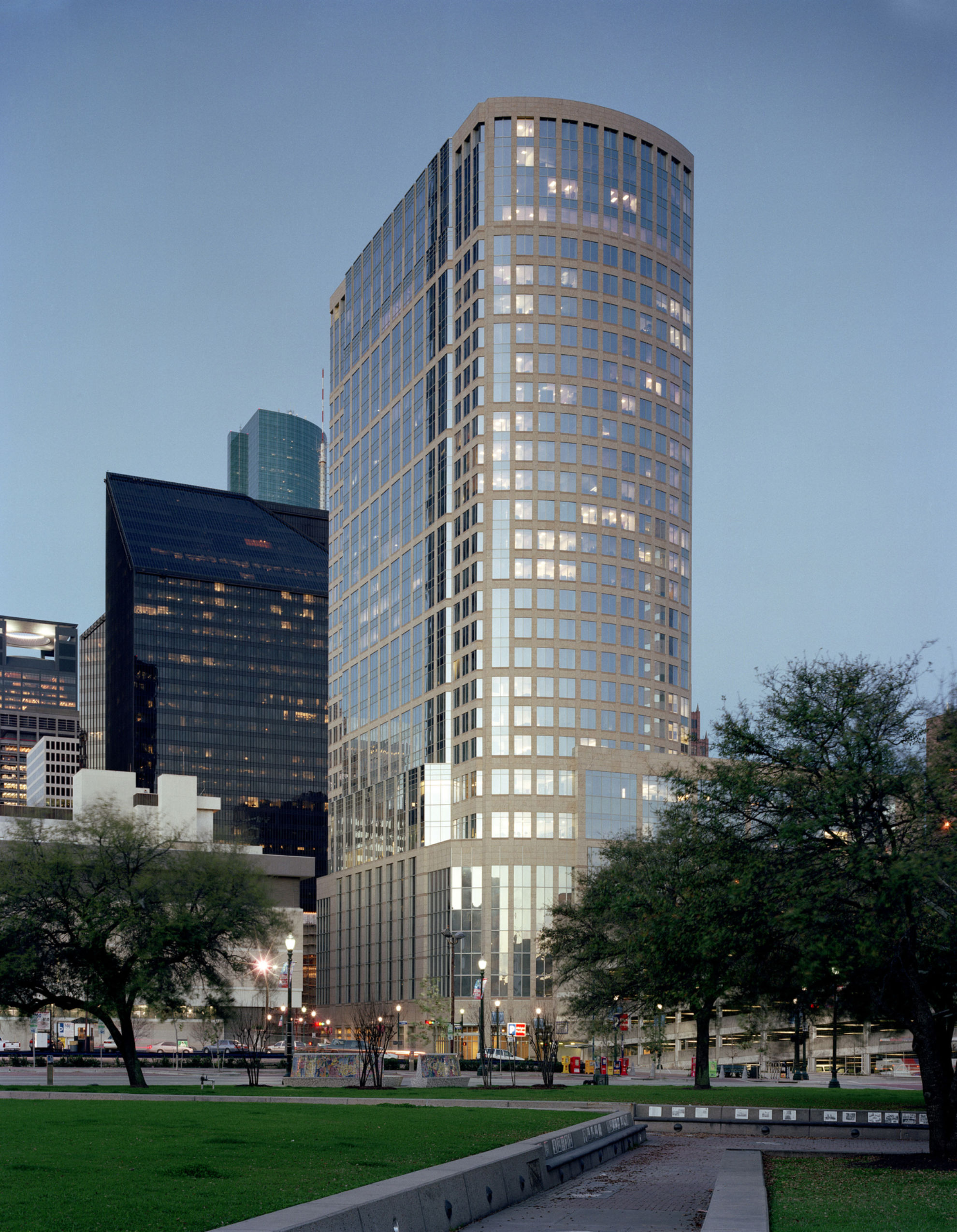 Hines' 717 Texas Earns LEED® Platinum Under Volume… - Hines